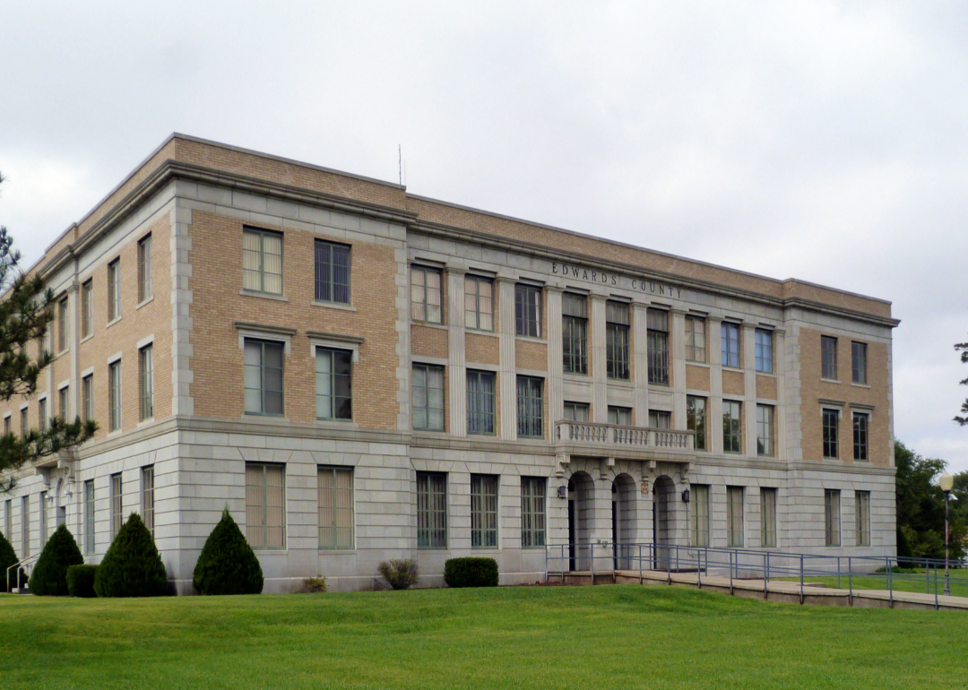 Warmest and Coldest January in Edwards County, Kansas History | Stacker