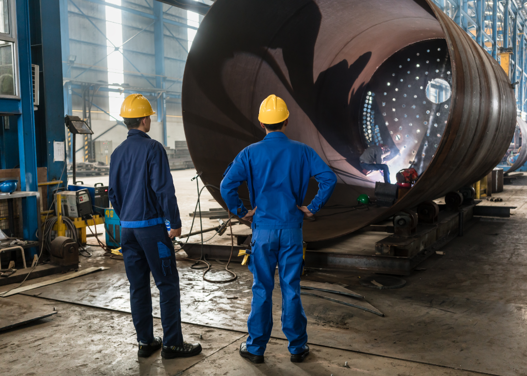 What Manufacturing Workers Make in Every State | Get It Made