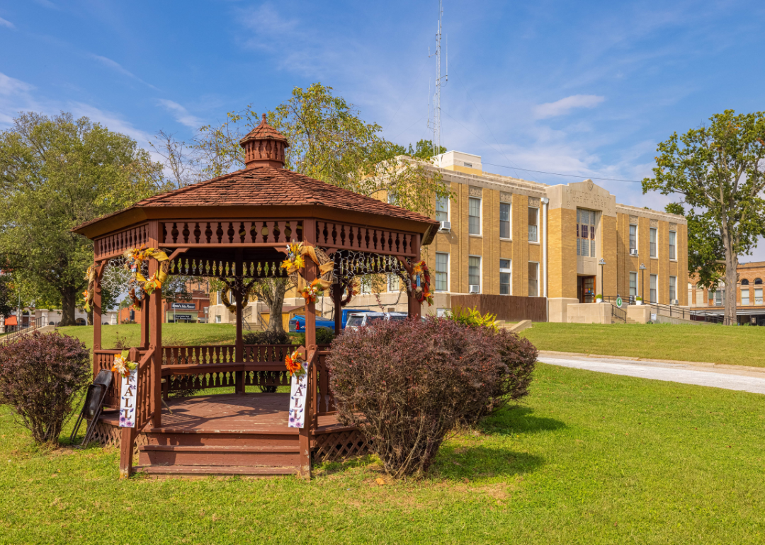 Warmest and Coldest January in Hamilton County, Illinois History | Stacker