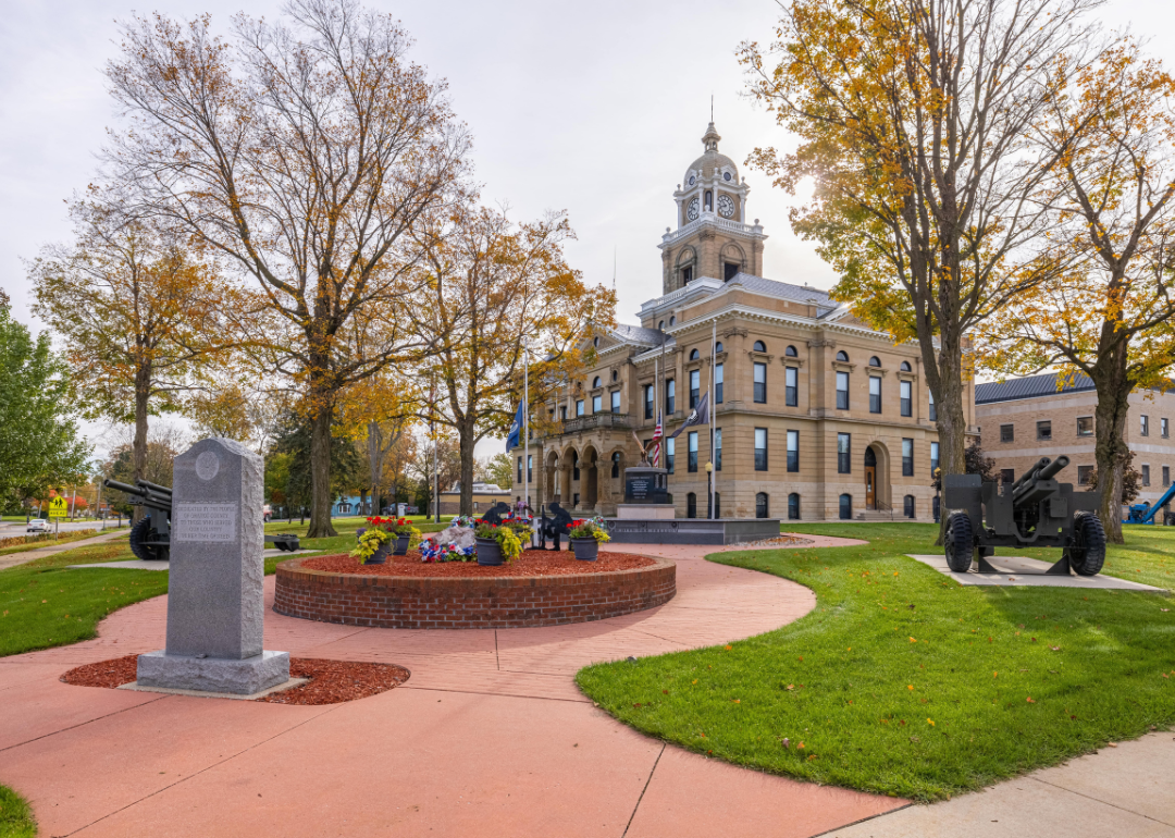 Warmest and Coldest January in Gratiot County, Michigan History | Stacker