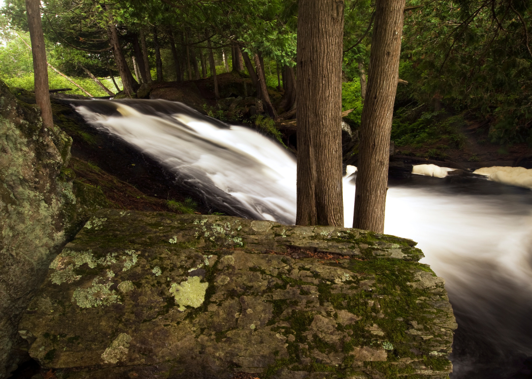 Warmest and Coldest January in Iron County, Michigan History | Stacker