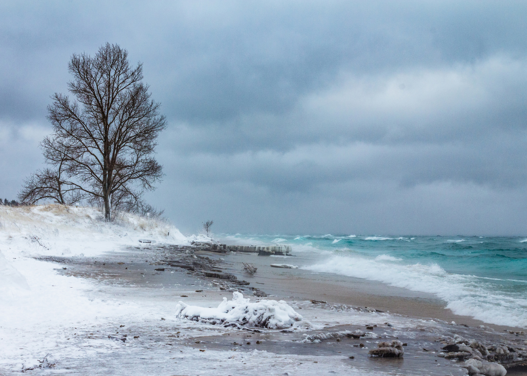 Warmest and Coldest January in Benzie County, Michigan History | Stacker