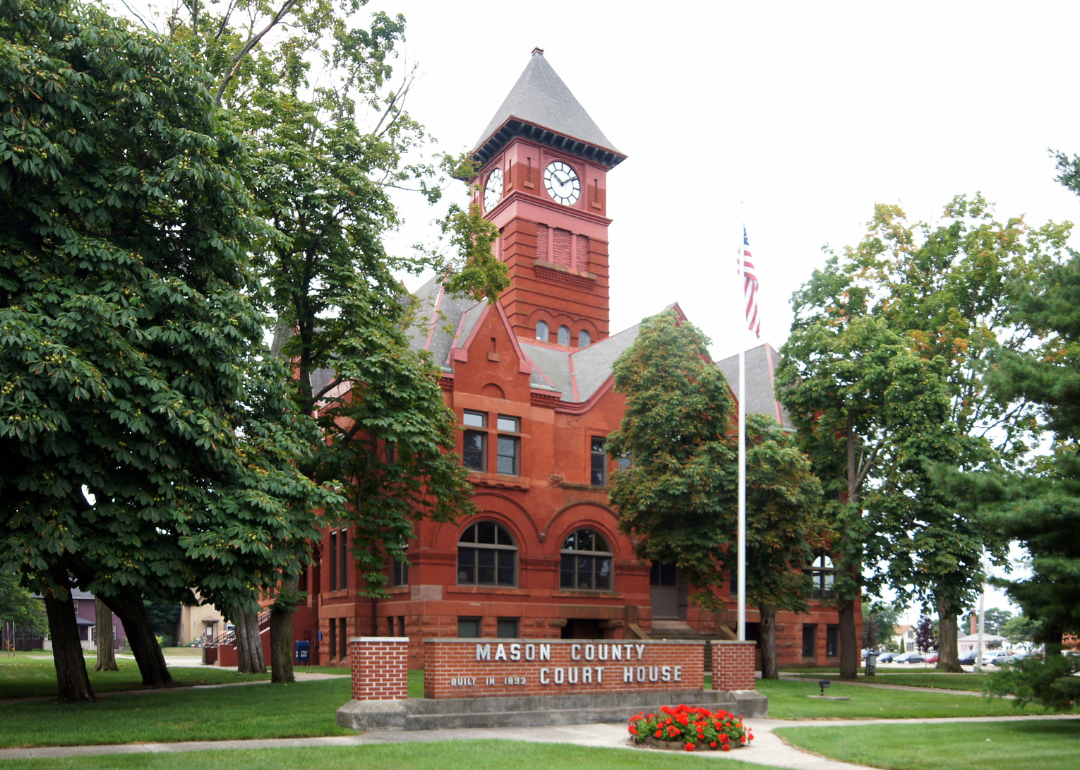 Warmest and Coldest January in Mason County, Michigan History | Stacker