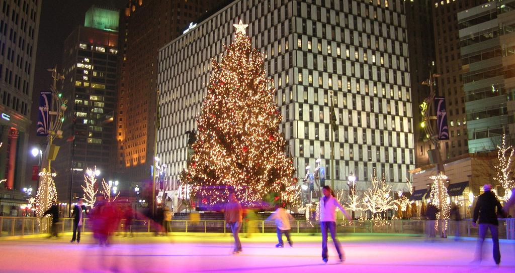 Best Places To Celebrate Christmas in America - MaxMyMoney