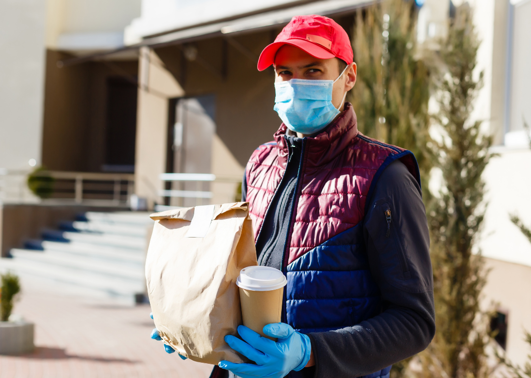 30 Ways to Support Your Neighbors This Holiday Season | Stacker